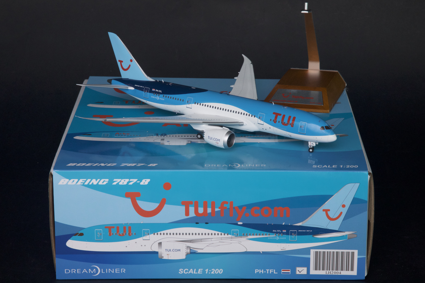Scale Model Store.com :: JC Wings 1:200 - LH2004 - TUI Boeing 787-8
