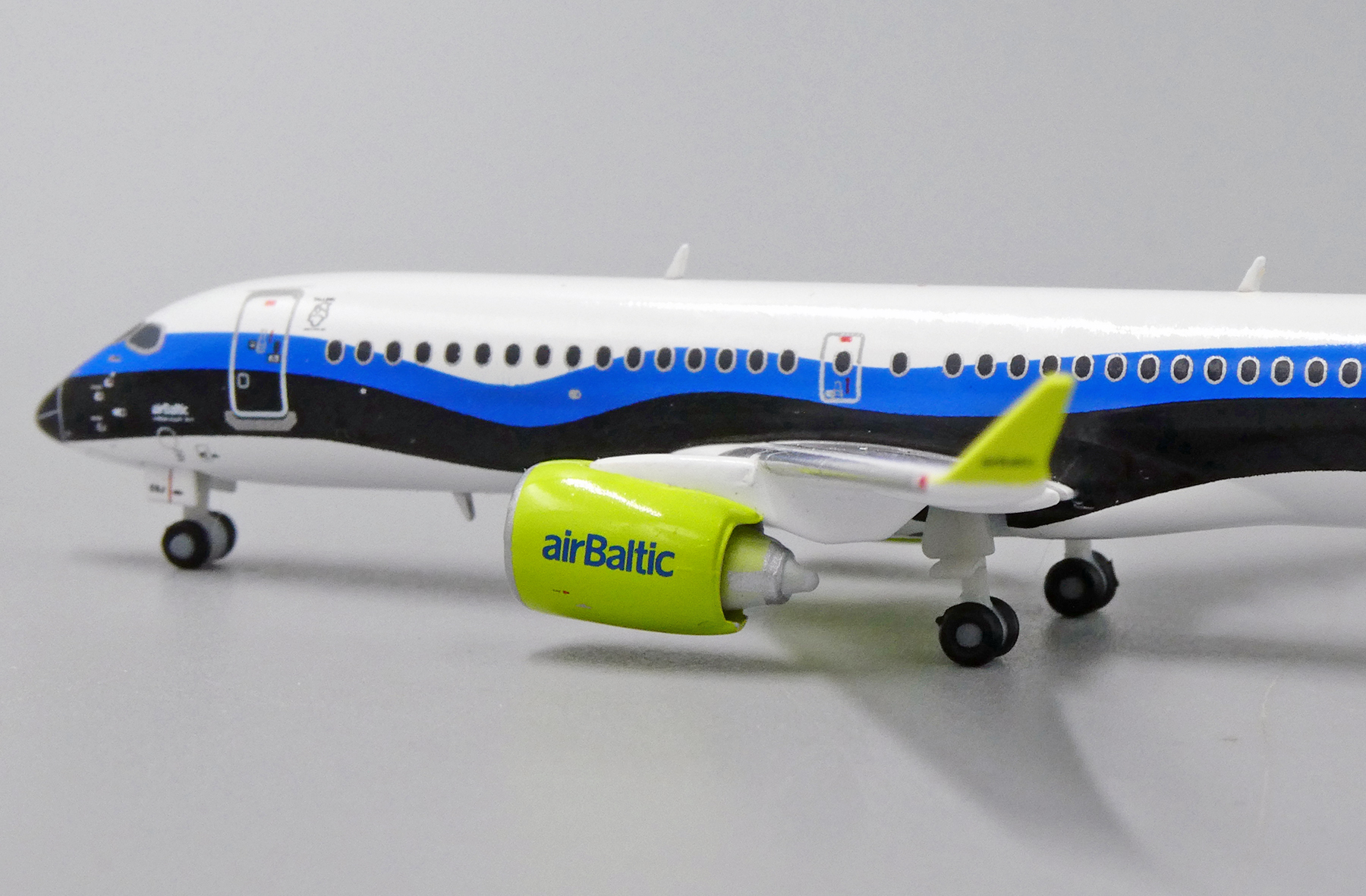ScaleModelStore.com :: JC Wings 1:400 - LH4158 - Air Baltic Airbus A220-300