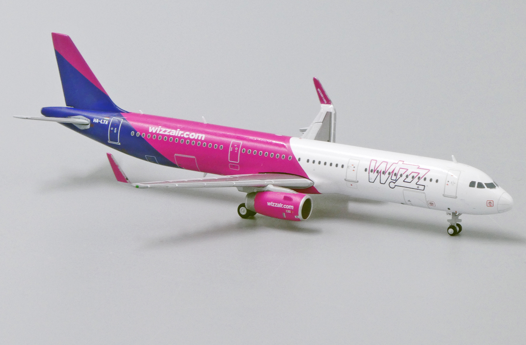 ScaleModelStore.com :: JC Wings 1:400 - LH4112 - Wizz Air Airbus A321