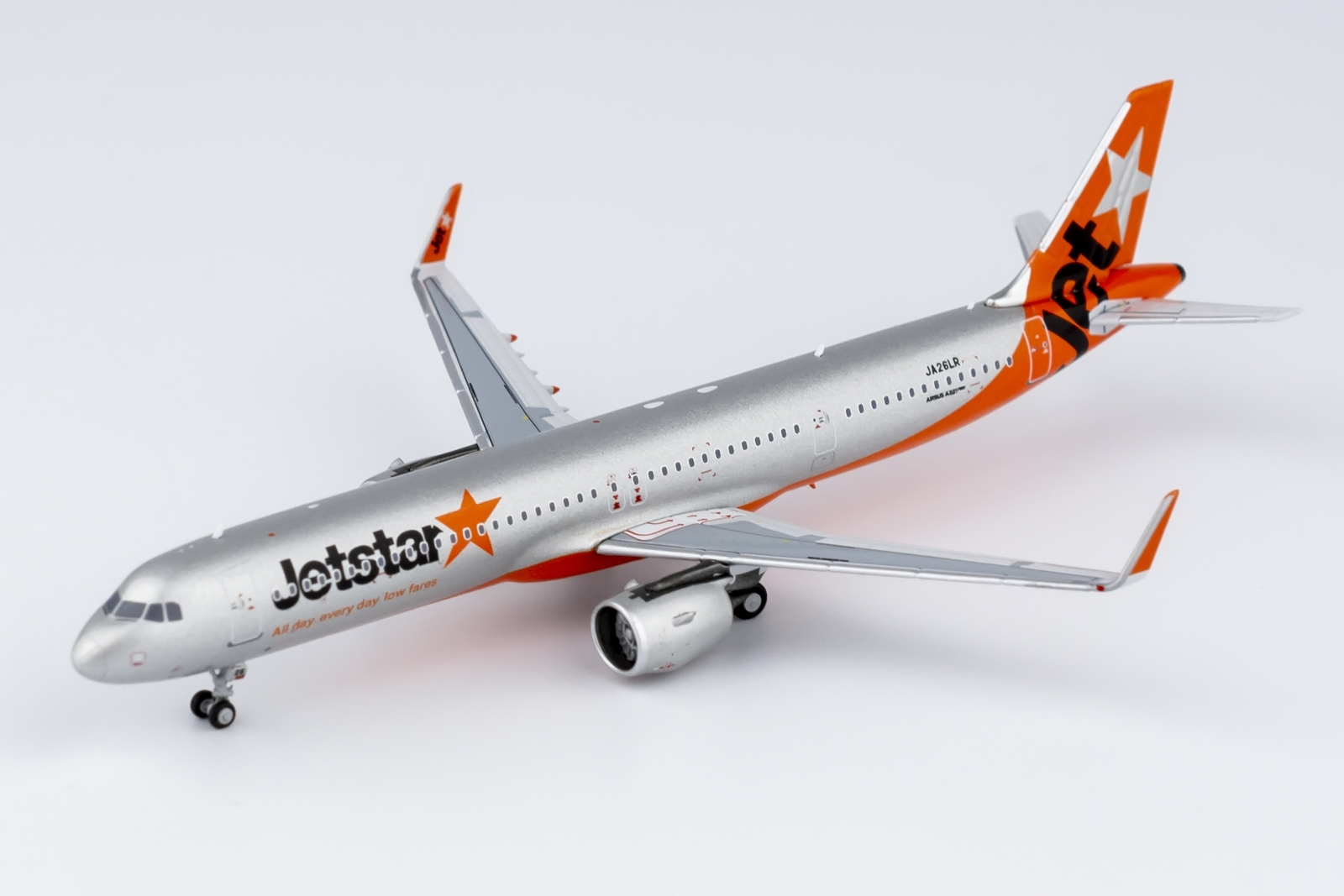 ScaleModelStore.com :: NG Models 1:400 - 13052 - Jetstar Airways Airbus ...